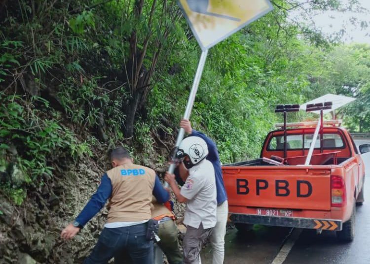 Rawan Longsor, BPBD Kota Batu Pasang Rambu Waspada Bencana di Kawasan ...
