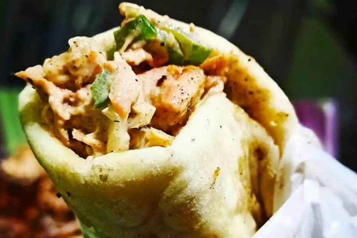 Jajan Surma Sandwich Arab di Depan Terminal Bondowoso
